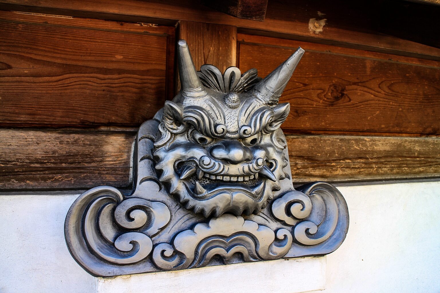 「鬼瓦？」「棟瓦？」瓦屋根の各部位の名称と役割を解説 - ウェルスチール｜春日部市の屋根修理・雨漏り修理専門店